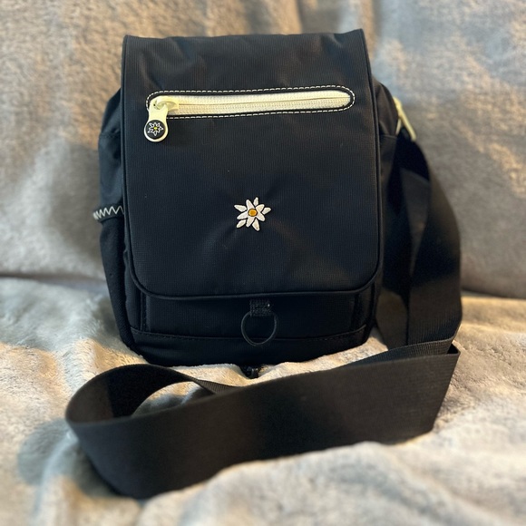 Sherpani | Bags | Sherpani Black Sling Bag | Poshmark